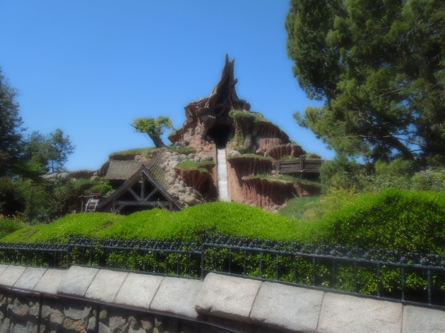 1,000 Pictures of Disneyland - Splash Mountain in Critter Country