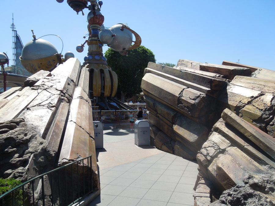1,000 Pictures of Disneyland - Tomorrowland Astro Orbitor